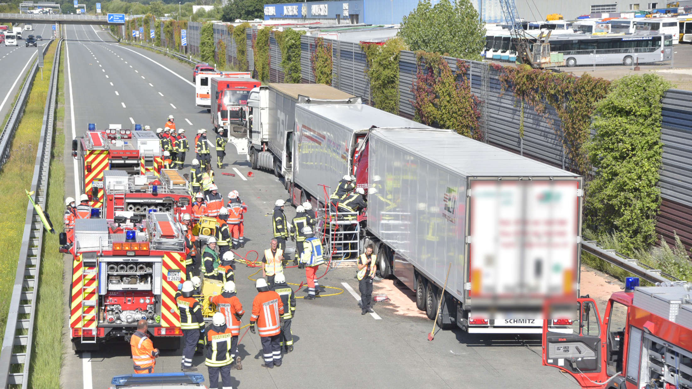 A1-Sperrung nach Auffahr-Unfall an Stauende bei Elsdorf und Sittensen ...